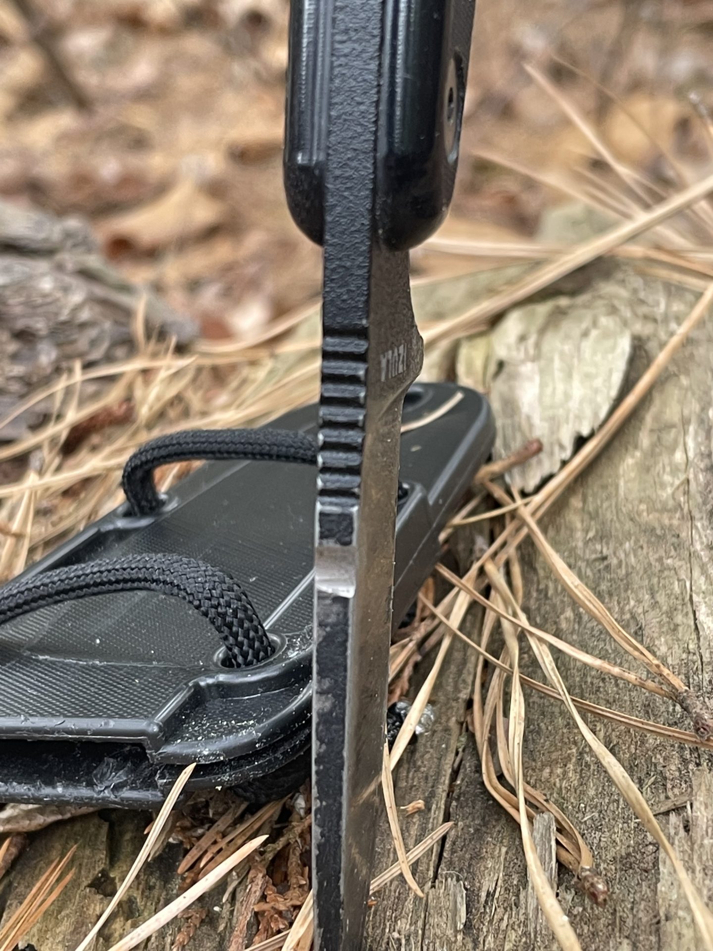 Two Basic ESEE Izula Mods That Make a Difference - Eclectic Outfitter